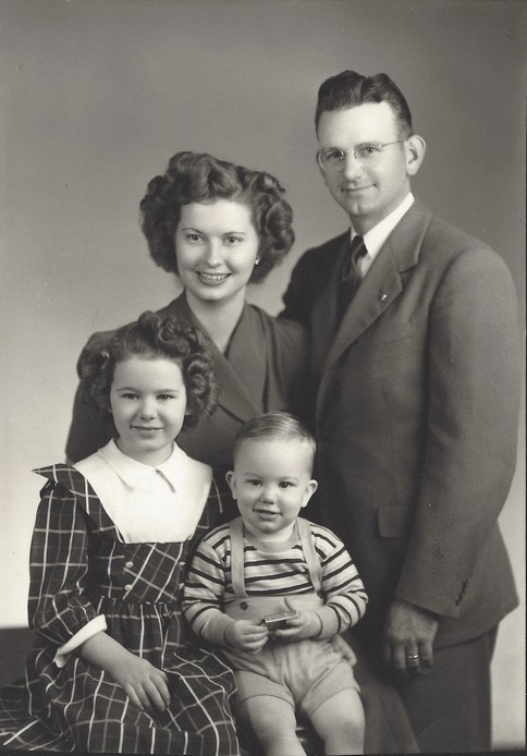 Meet The Lyons – Myricopia